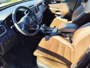 Black Kia Sorento 2017 in Siauliai, with an engine capacity of 2.20 L and mileage of 259 thousand km for 14900 €, photo 16 on AUTOMOTO.COM.LV