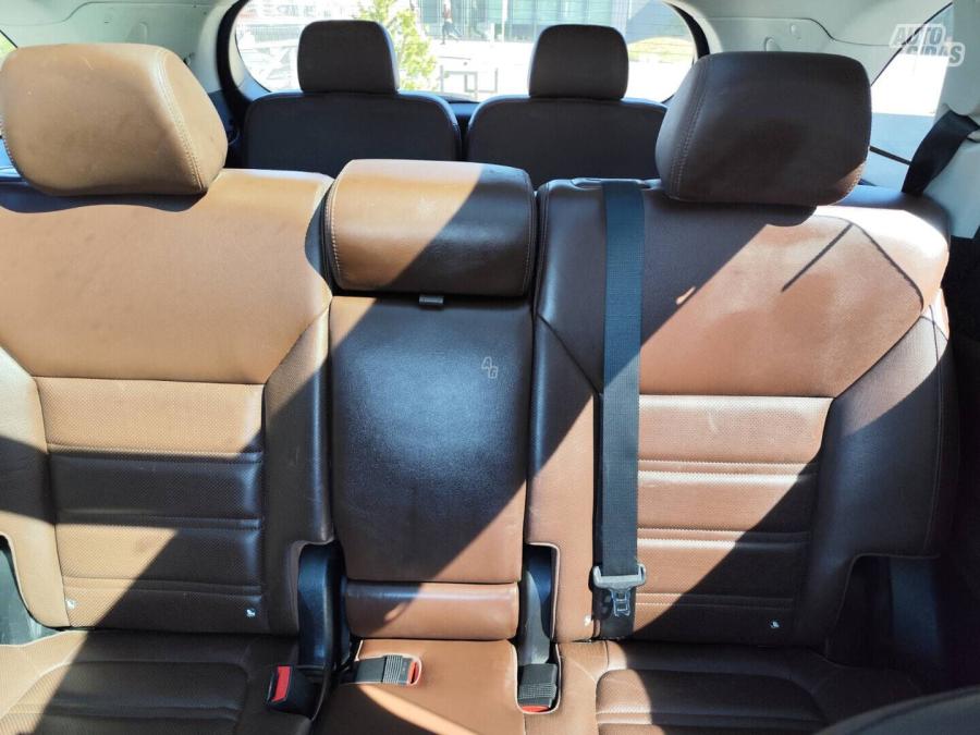 Black Kia Sorento 2017 in Siauliai, with an engine capacity of 2.20 L and mileage of 259 thousand km for 14900 €, photo 19 on AUTOMOTO.COM.LV