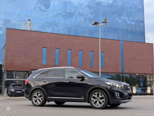 Black Kia Sorento 2017 in Kaunas, with an engine capacity of 2.20 L and mileage of 186 thousand km for 15400 €, photo 1 on AUTOMOTO.COM.LV