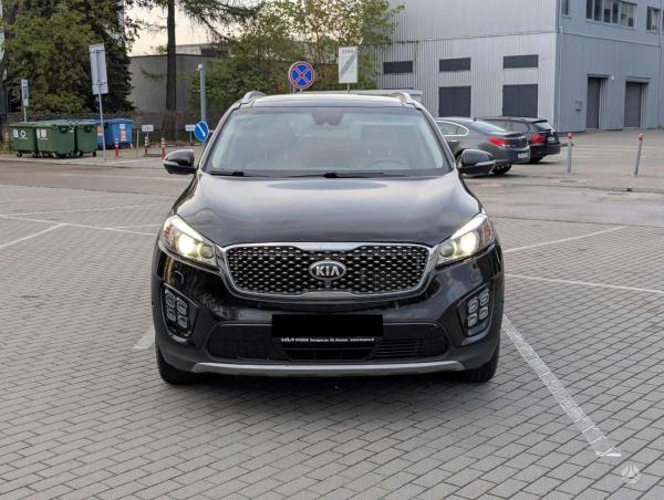 Black Kia Sorento 2017 in Kaunas, with an engine capacity of 2.20 L and mileage of 186 thousand km for 15400 €, photo 7 on AUTOMOTO.COM.LV