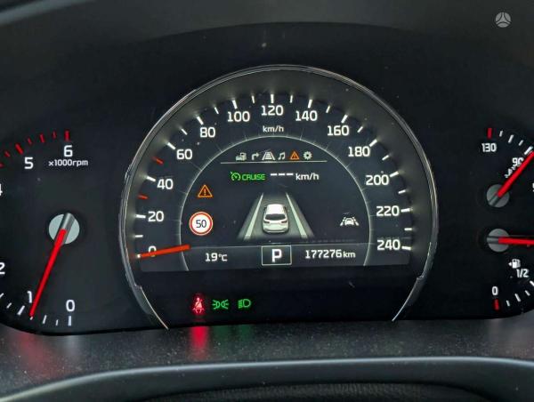 Black Kia Sorento 2017 in Kaunas, with an engine capacity of 2.20 L and mileage of 186 thousand km for 15400 €, photo 8 on AUTOMOTO.COM.LV