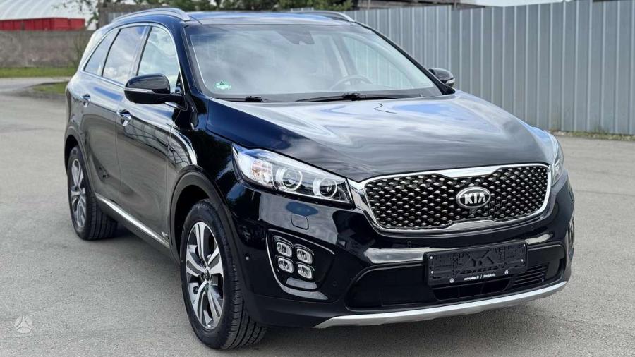 Black Kia Sorento 2017 in Telschi, with an engine capacity of 2.20 L and mileage of 157 thousand km for 17300 €, photo 1 on AUTOMOTO.COM.LV