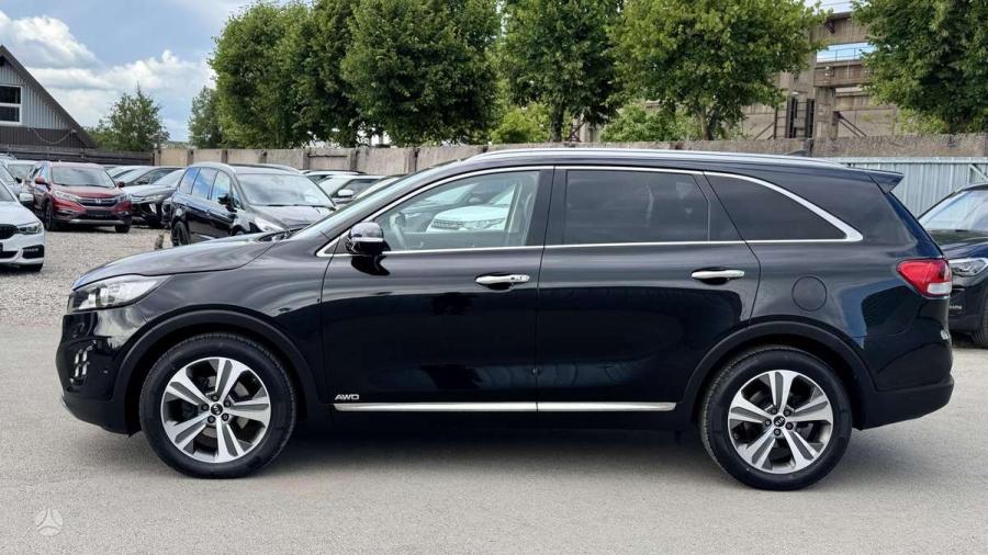 Black Kia Sorento 2017 in Telschi, with an engine capacity of 2.20 L and mileage of 157 thousand km for 17300 €, photo 5 on AUTOMOTO.COM.LV
