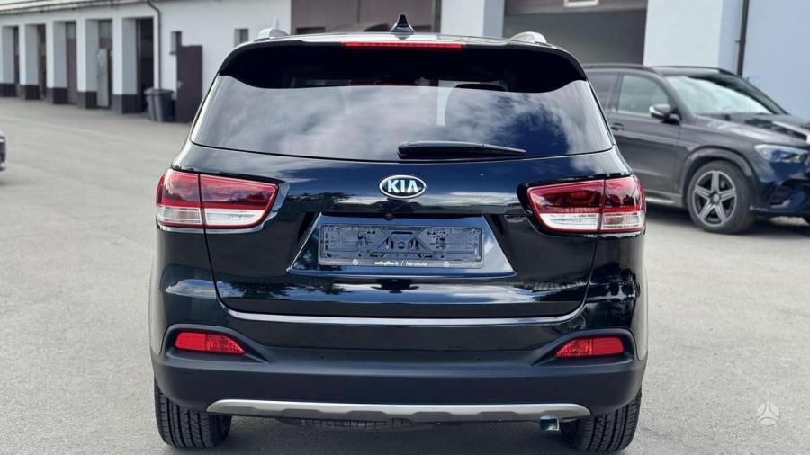 Black Kia Sorento 2017 in Telschi, with an engine capacity of 2.20 L and mileage of 157 thousand km for 17300 €, photo 8 on AUTOMOTO.COM.LV
