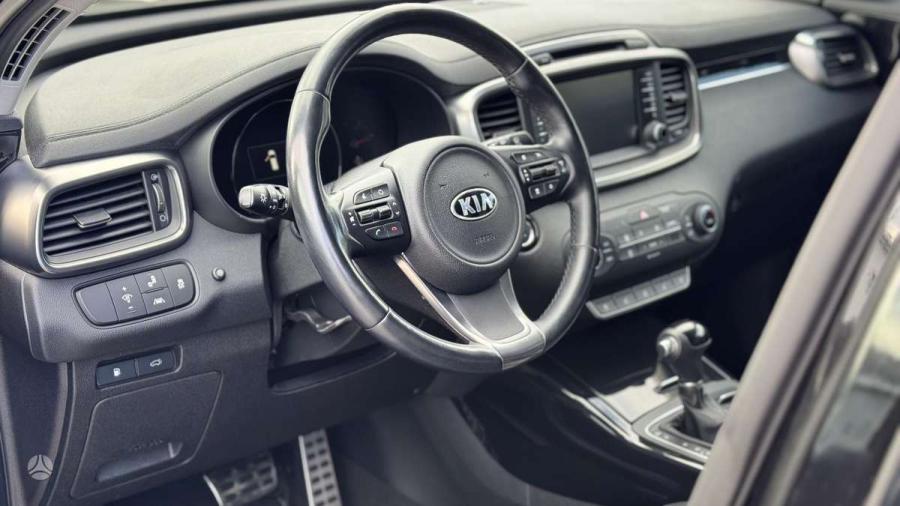Black Kia Sorento 2017 in Telschi, with an engine capacity of 2.20 L and mileage of 157 thousand km for 17300 €, photo 11 on AUTOMOTO.COM.LV