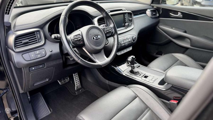 Black Kia Sorento 2017 in Telschi, with an engine capacity of 2.20 L and mileage of 157 thousand km for 17300 €, photo 12 on AUTOMOTO.COM.LV