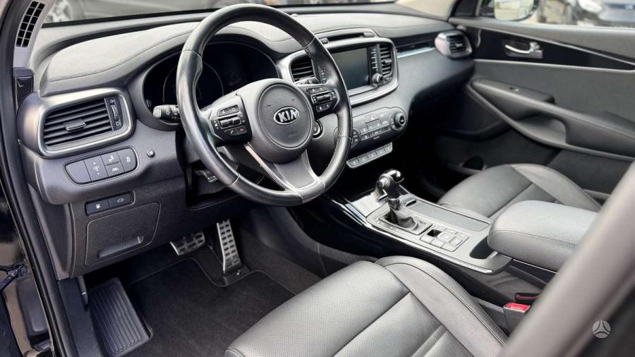 Black Kia Sorento 2017 in Telschi, with an engine capacity of 2.20 L and mileage of 157 thousand km for 17300 €, photo 13 on AUTOMOTO.COM.LV