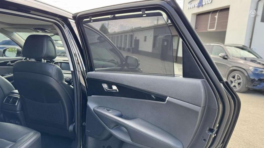 Black Kia Sorento 2017 in Telschi, with an engine capacity of 2.20 L and mileage of 157 thousand km for 17300 €, photo 28 on AUTOMOTO.COM.LV