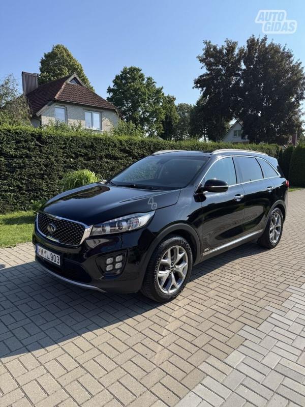 Black Kia Sorento 2017 in Silute, with an engine capacity of 2.20 L and mileage of 268 thousand km for 15650 €, photo 5 on AUTOMOTO.COM.LV