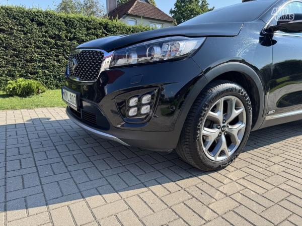 Black Kia Sorento 2017 in Silute, with an engine capacity of 2.20 L and mileage of 268 thousand km for 15650 €, photo 6 on AUTOMOTO.COM.LV