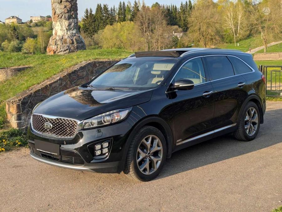 Black Kia Sorento 2017 in Kaunas, with an engine capacity of 2.20 L and mileage of 186 thousand km for 15300 €, photo 1 on AUTOMOTO.COM.LV