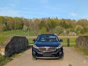 Black Kia Sorento 2017 in Kaunas, with an engine capacity of 2.20 L and mileage of 186 thousand km for 15300 €, photo 3 on AUTOMOTO.COM.LV