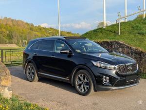 Black Kia Sorento 2017 in Kaunas, with an engine capacity of 2.20 L and mileage of 186 thousand km for 15300 €, photo 4 on AUTOMOTO.COM.LV
