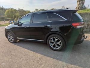 Black Kia Sorento 2017 in Kaunas, with an engine capacity of 2.20 L and mileage of 186 thousand km for 15300 €, photo 9 on AUTOMOTO.COM.LV
