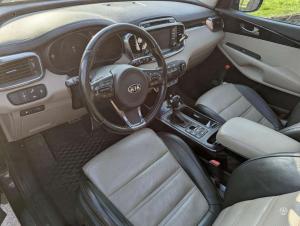 Black Kia Sorento 2017 in Kaunas, with an engine capacity of 2.20 L and mileage of 186 thousand km for 15300 €, photo 10 on AUTOMOTO.COM.LV