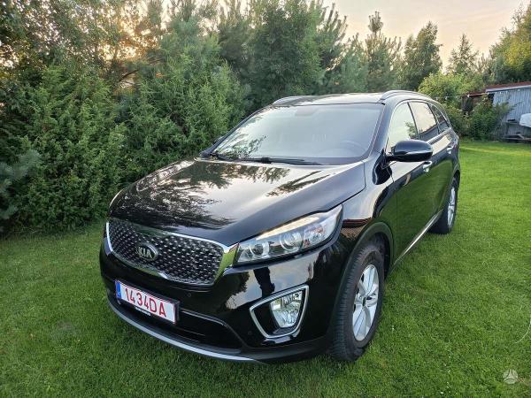 Black Kia Sorento 2017 in Klaipeda, with an engine capacity of 2.20 L and mileage of 123 thousand km for 12999 €, photo 1 on AUTOMOTO.COM.LV