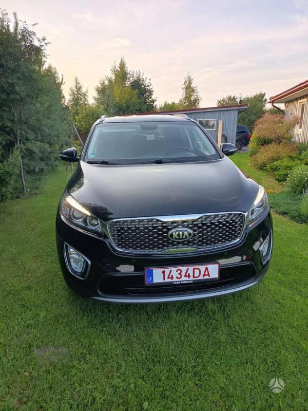 Black Kia Sorento 2017 in Klaipeda, with an engine capacity of 2.20 L and mileage of 123 thousand km for 12999 €, photo 3 on AUTOMOTO.COM.LV