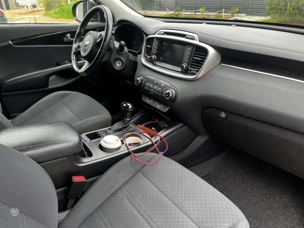 Черный Киа Соренто 2017 в Вильнюс, объемом двигателя 2.36 л и пробегом 110 тыс. км за 15800 €, фото 6 на AUTOMOTO.COM.LV