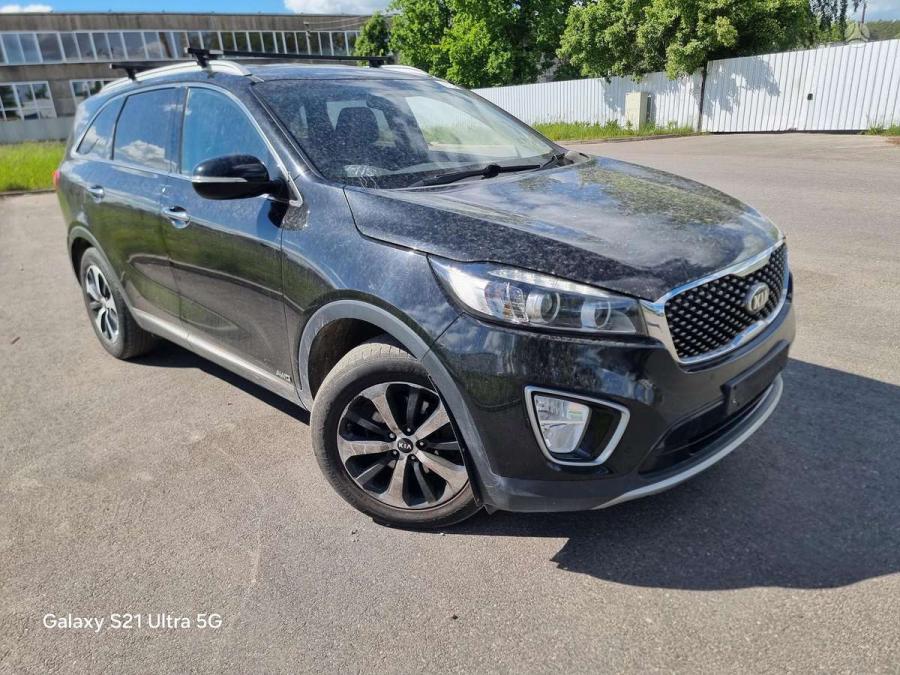 Black Kia Sorento 2017 in Jonava, with an engine capacity of 2.20 L and mileage of 166 thousand km for 4999 €, photo 1 on AUTOMOTO.COM.LV