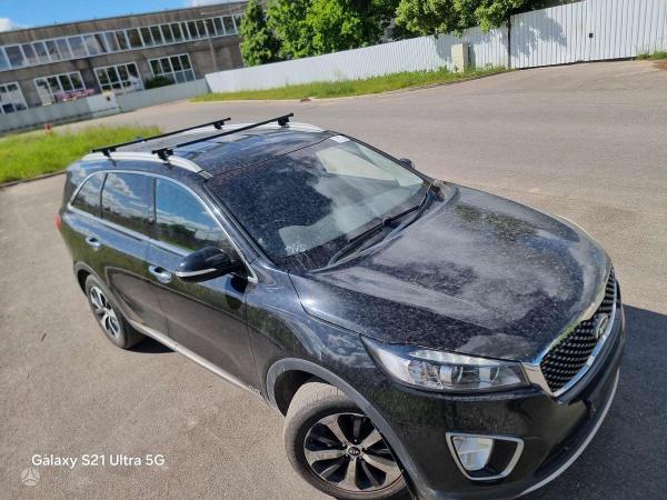 Black Kia Sorento 2017 in Jonava, with an engine capacity of 2.20 L and mileage of 166 thousand km for 4999 €, photo 2 on AUTOMOTO.COM.LV