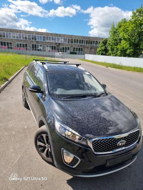Black Kia Sorento 2017 in Jonava, with an engine capacity of 2.20 L and mileage of 166 thousand km for 4999 €, photo 4 on AUTOMOTO.COM.LV