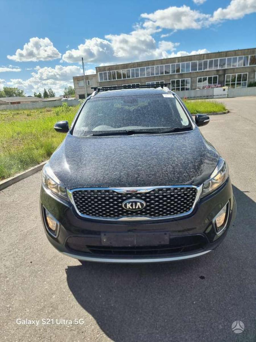 Black Kia Sorento 2017 in Jonava, with an engine capacity of 2.20 L and mileage of 166 thousand km for 4999 €, photo 6 on AUTOMOTO.COM.LV