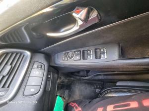 Black Kia Sorento 2017 in Jonava, with an engine capacity of 2.20 L and mileage of 166 thousand km for 4999 €, photo 10 on AUTOMOTO.COM.LV