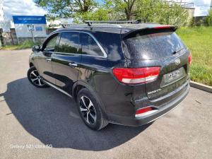 Black Kia Sorento 2017 in Jonava, with an engine capacity of 2.20 L and mileage of 166 thousand km for 4999 €, photo 12 on AUTOMOTO.COM.LV