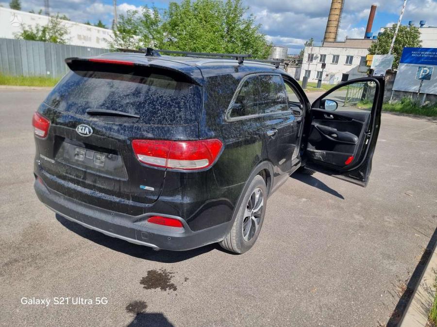 Black Kia Sorento 2017 in Jonava, with an engine capacity of 2.20 L and mileage of 166 thousand km for 4999 €, photo 14 on AUTOMOTO.COM.LV