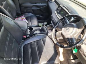 Black Kia Sorento 2017 in Jonava, with an engine capacity of 2.20 L and mileage of 166 thousand km for 4999 €, photo 17 on AUTOMOTO.COM.LV
