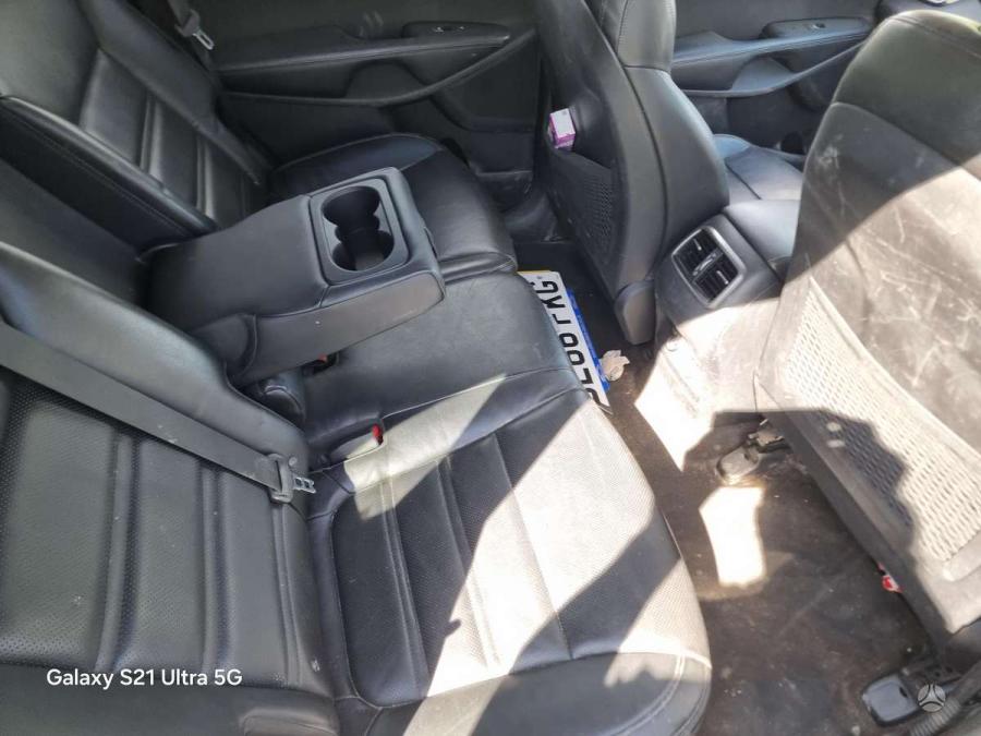 Black Kia Sorento 2017 in Jonava, with an engine capacity of 2.20 L and mileage of 166 thousand km for 4999 €, photo 18 on AUTOMOTO.COM.LV
