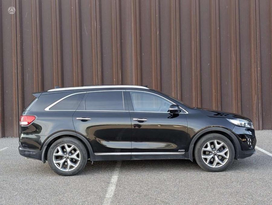 Black Kia Sorento 2017 in Kaunas, with an engine capacity of 2.20 L and mileage of 188 thousand km for 14800 €, photo 1 on AUTOMOTO.COM.LV