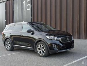 Black Kia Sorento 2017 in Kaunas, with an engine capacity of 2.20 L and mileage of 188 thousand km for 14800 €, photo 3 on AUTOMOTO.COM.LV