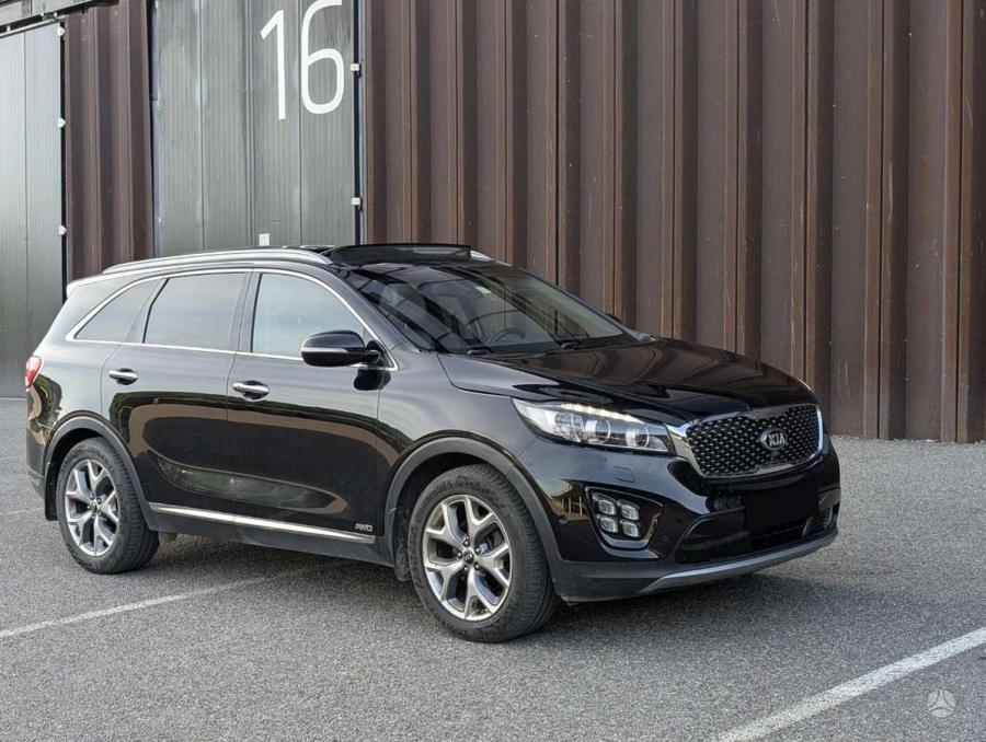 Black Kia Sorento 2017 in Kaunas, with an engine capacity of 2.20 L and mileage of 188 thousand km for 14800 €, photo 3 on AUTOMOTO.COM.LV