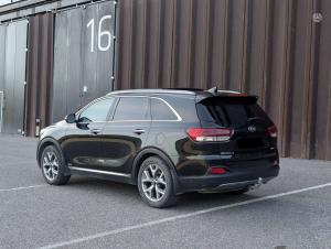 Black Kia Sorento 2017 in Kaunas, with an engine capacity of 2.20 L and mileage of 188 thousand km for 14800 €, photo 6 on AUTOMOTO.COM.LV