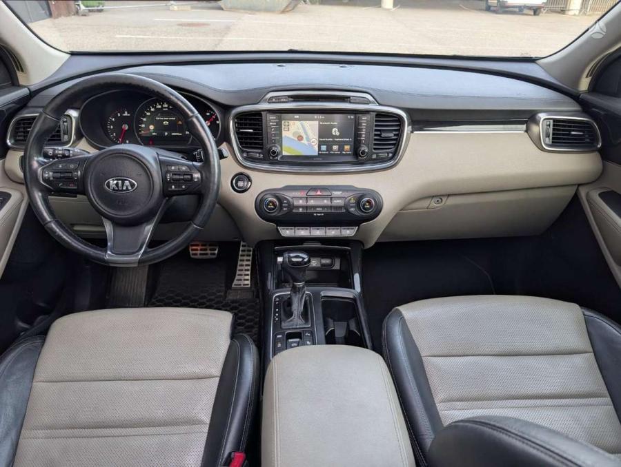 Black Kia Sorento 2017 in Kaunas, with an engine capacity of 2.20 L and mileage of 188 thousand km for 14800 €, photo 10 on AUTOMOTO.COM.LV