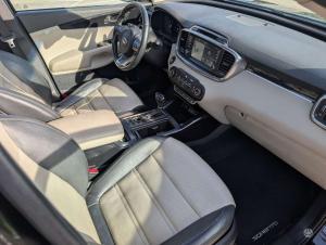 Black Kia Sorento 2017 in Kaunas, with an engine capacity of 2.20 L and mileage of 188 thousand km for 14800 €, photo 11 on AUTOMOTO.COM.LV
