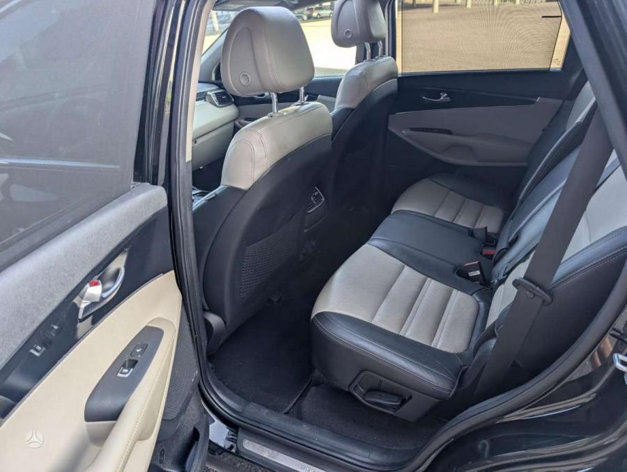 Black Kia Sorento 2017 in Kaunas, with an engine capacity of 2.20 L and mileage of 188 thousand km for 14800 €, photo 13 on AUTOMOTO.COM.LV