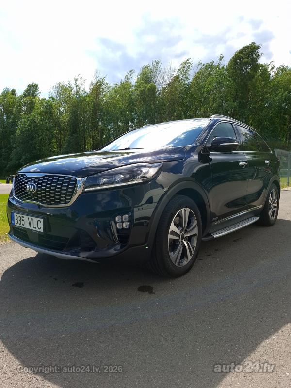 Black Kia Sorento 2018 in Viljandi, with an engine capacity of 2.20 L and mileage of 162 thousand km for 20500 €, photo 1 on AUTOMOTO.COM.LV