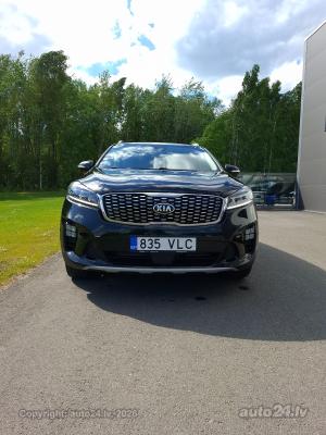 Black Kia Sorento 2018 in Viljandi, with an engine capacity of 2.20 L and mileage of 162 thousand km for 20500 €, photo 4 on AUTOMOTO.COM.LV