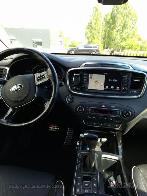 Black Kia Sorento 2018 in Viljandi, with an engine capacity of 2.20 L and mileage of 162 thousand km for 20500 €, photo 7 on AUTOMOTO.COM.LV