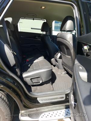Black Kia Sorento 2018 in Viljandi, with an engine capacity of 2.20 L and mileage of 162 thousand km for 20500 €, photo 10 on AUTOMOTO.COM.LV