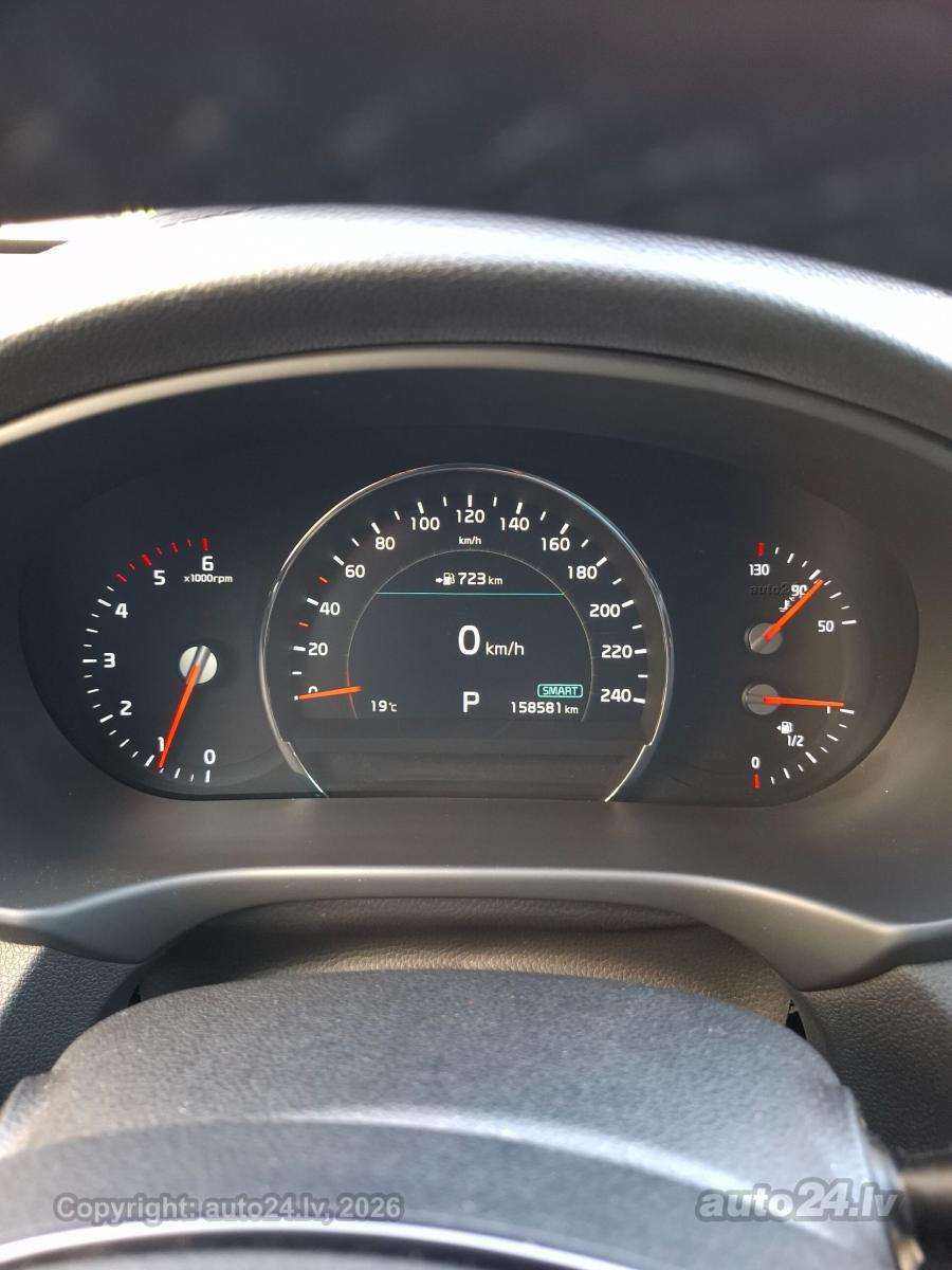 Black Kia Sorento 2018 in Viljandi, with an engine capacity of 2.20 L and mileage of 162 thousand km for 20500 €, photo 12 on AUTOMOTO.COM.LV