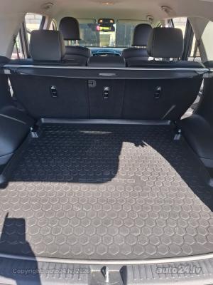 Black Kia Sorento 2018 in Viljandi, with an engine capacity of 2.20 L and mileage of 162 thousand km for 20500 €, photo 16 on AUTOMOTO.COM.LV