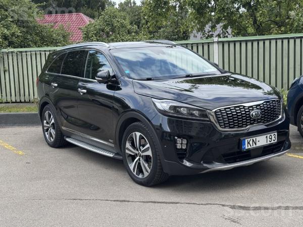 Black Kia Sorento 2018 in Riga, with an engine capacity of 2.20 L and mileage of 158 thousand km for 20800 €, photo 1 on AUTOMOTO.COM.LV