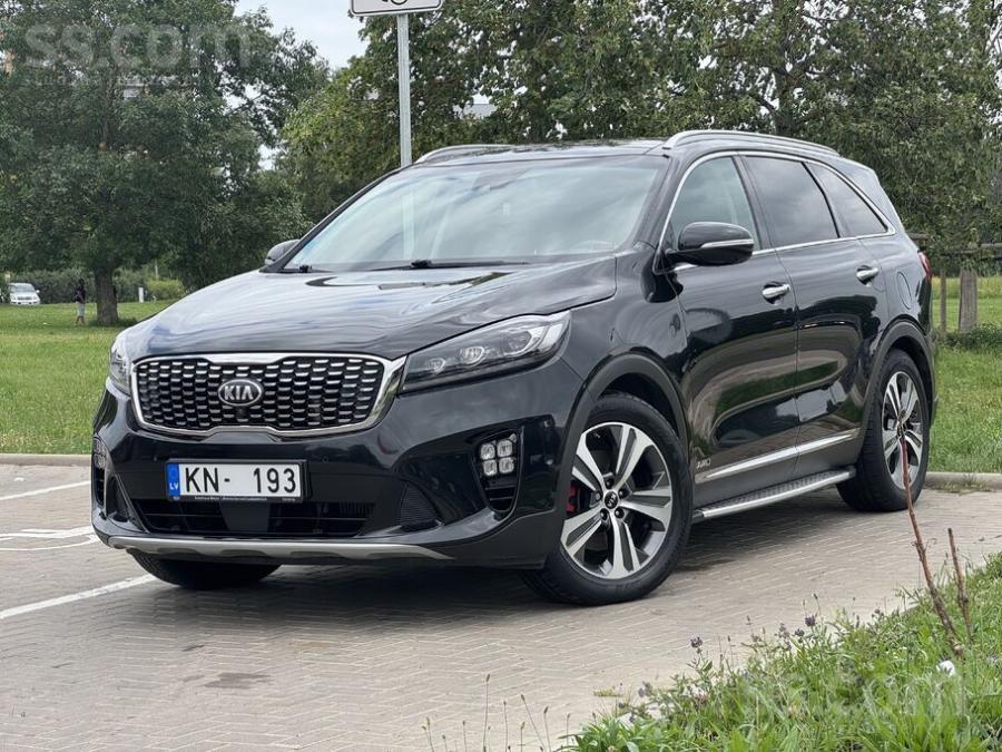 Black Kia Sorento 2018 in Riga, with an engine capacity of 2.20 L and mileage of 158 thousand km for 20800 €, photo 3 on AUTOMOTO.COM.LV