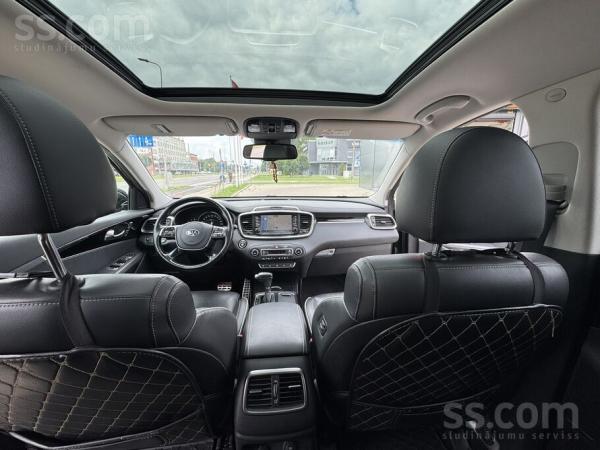 Black Kia Sorento 2018 in Riga, with an engine capacity of 2.20 L and mileage of 158 thousand km for 20800 €, photo 5 on AUTOMOTO.COM.LV