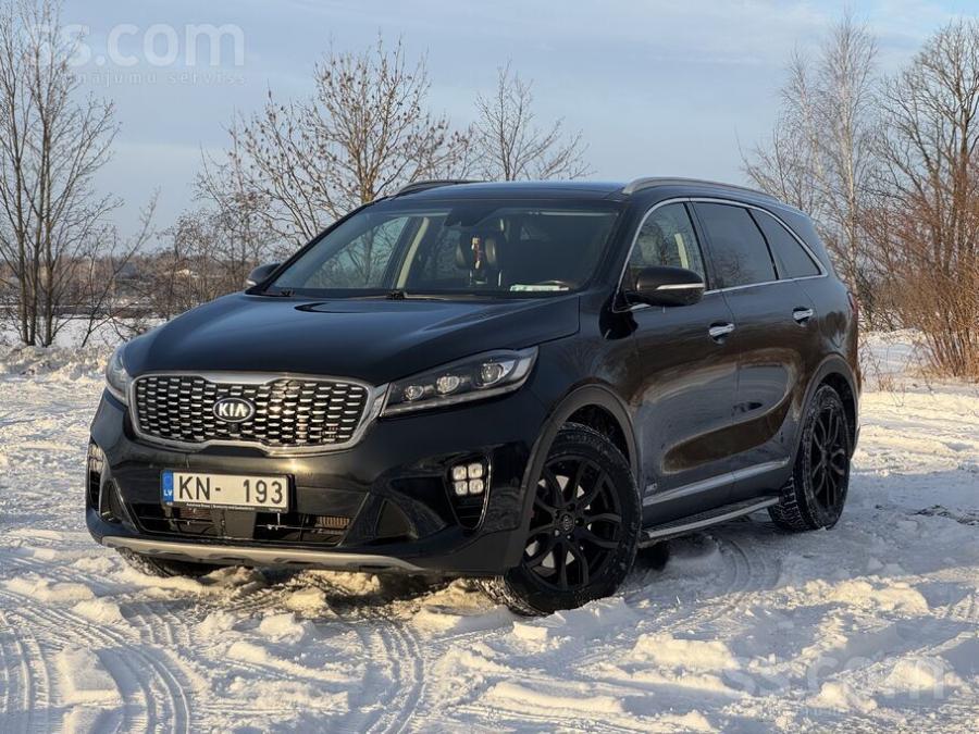 Black Kia Sorento 2018 in Riga, with an engine capacity of 2.20 L and mileage of 158 thousand km for 20800 €, photo 8 on AUTOMOTO.COM.LV