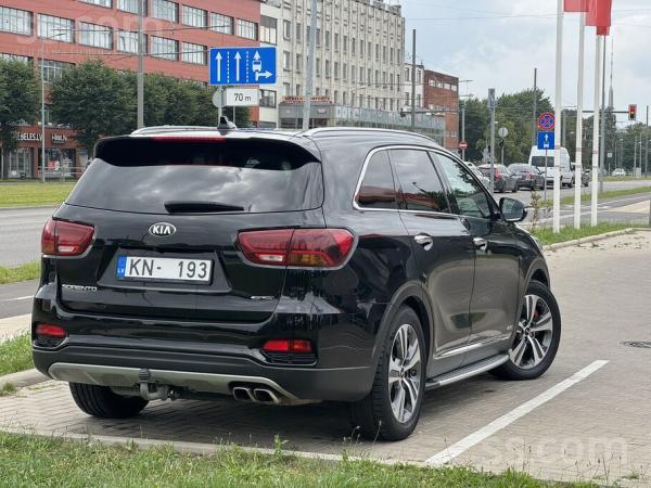 Black Kia Sorento 2018 in Riga, with an engine capacity of 2.20 L and mileage of 158 thousand km for 20800 €, photo 8 on AUTOMOTO.COM.LV