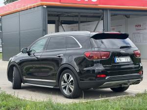 Black Kia Sorento 2018 in Riga, with an engine capacity of 2.20 L and mileage of 158 thousand km for 20800 €, photo 10 on AUTOMOTO.COM.LV